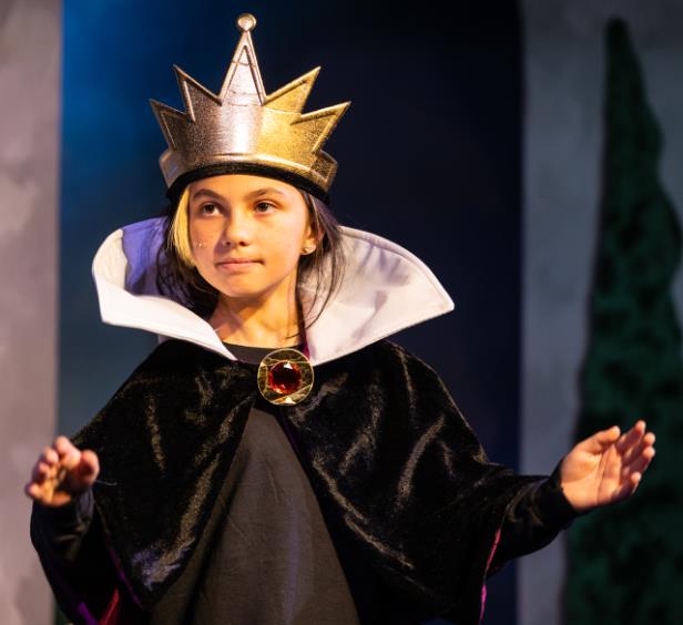 Snow White kids play: cast list, sound cues, script sample.