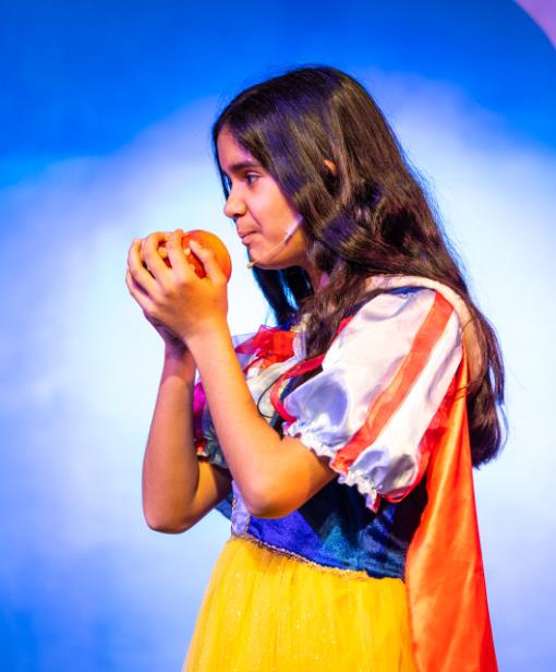 Snow White kids play: cast list, sound cues, script sample.